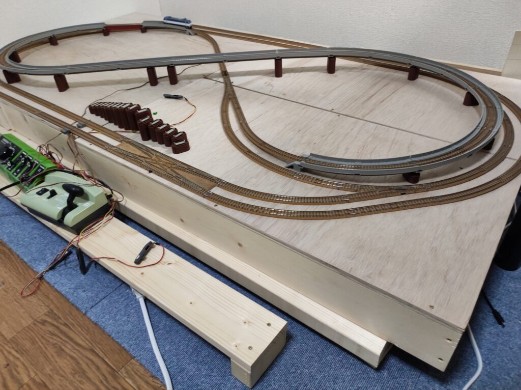 Nゲージ分割式レイアウトボードの脚を作る方法【1×4材と2×4材で自作した】 - YOYAN BLOG