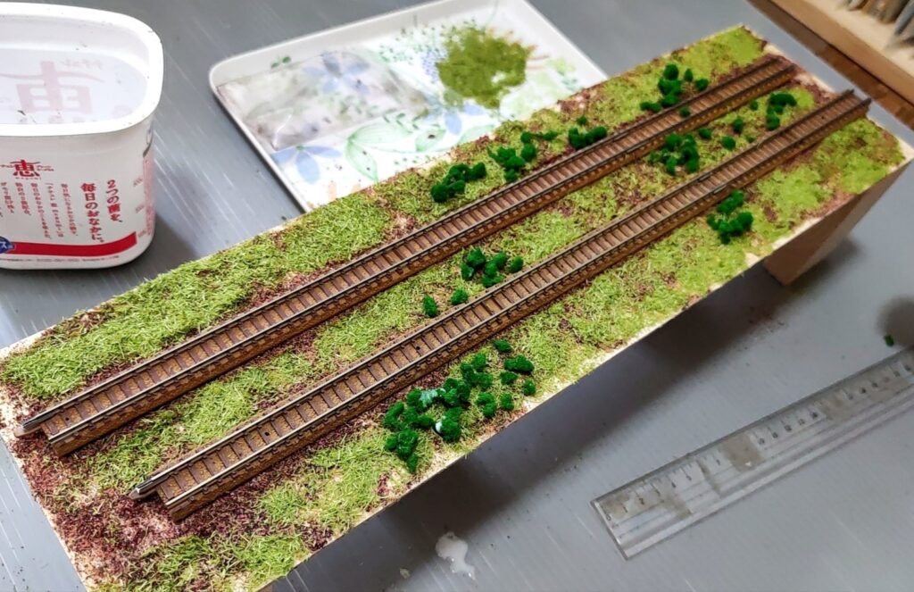 【初心者でも簡単！】100均素材でジオラマを作ってみた - YOYAN BLOG