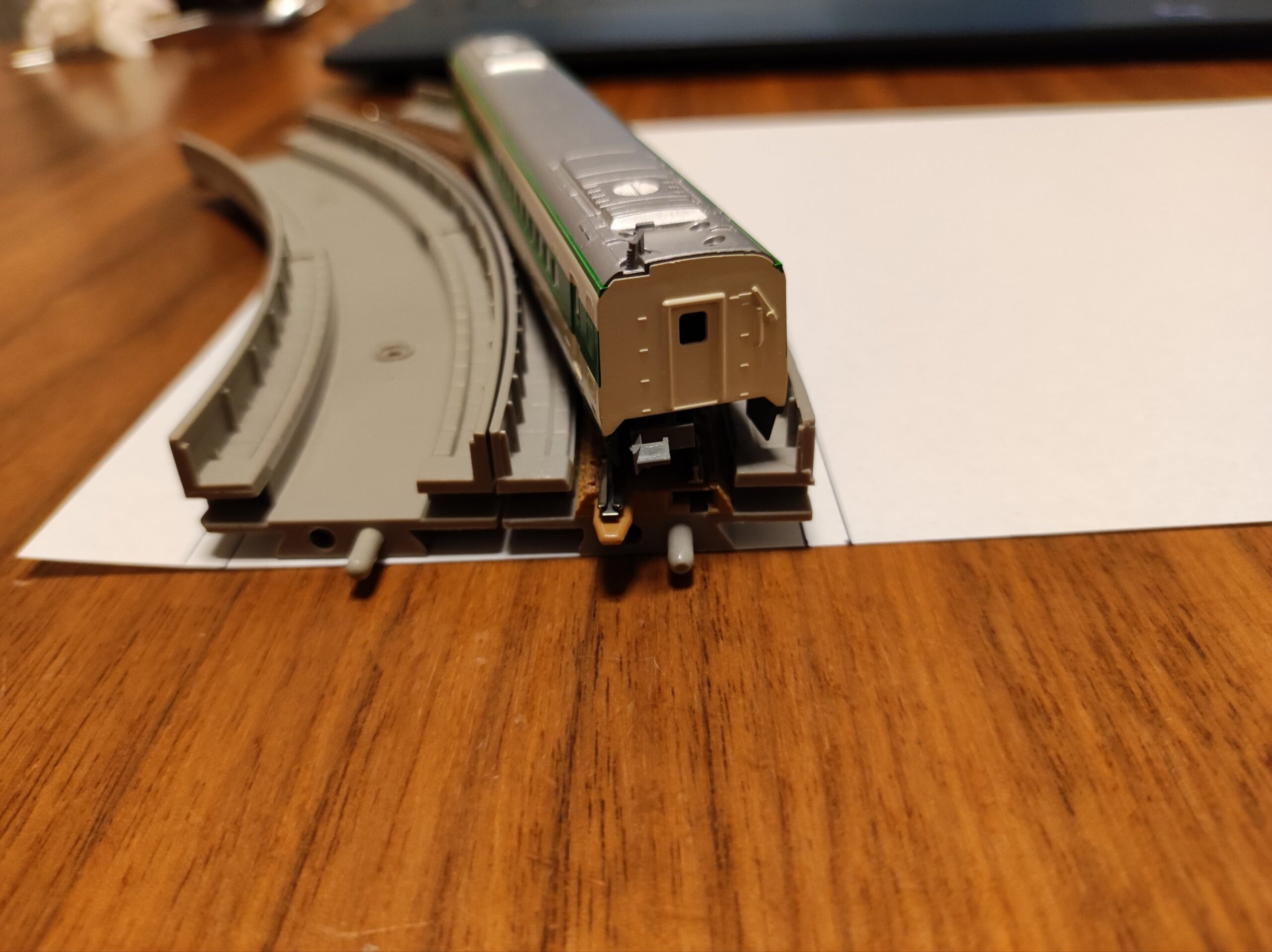 100均のスチレンボードで複線トンネルポータルを作ってみた - YOYAN.ORG