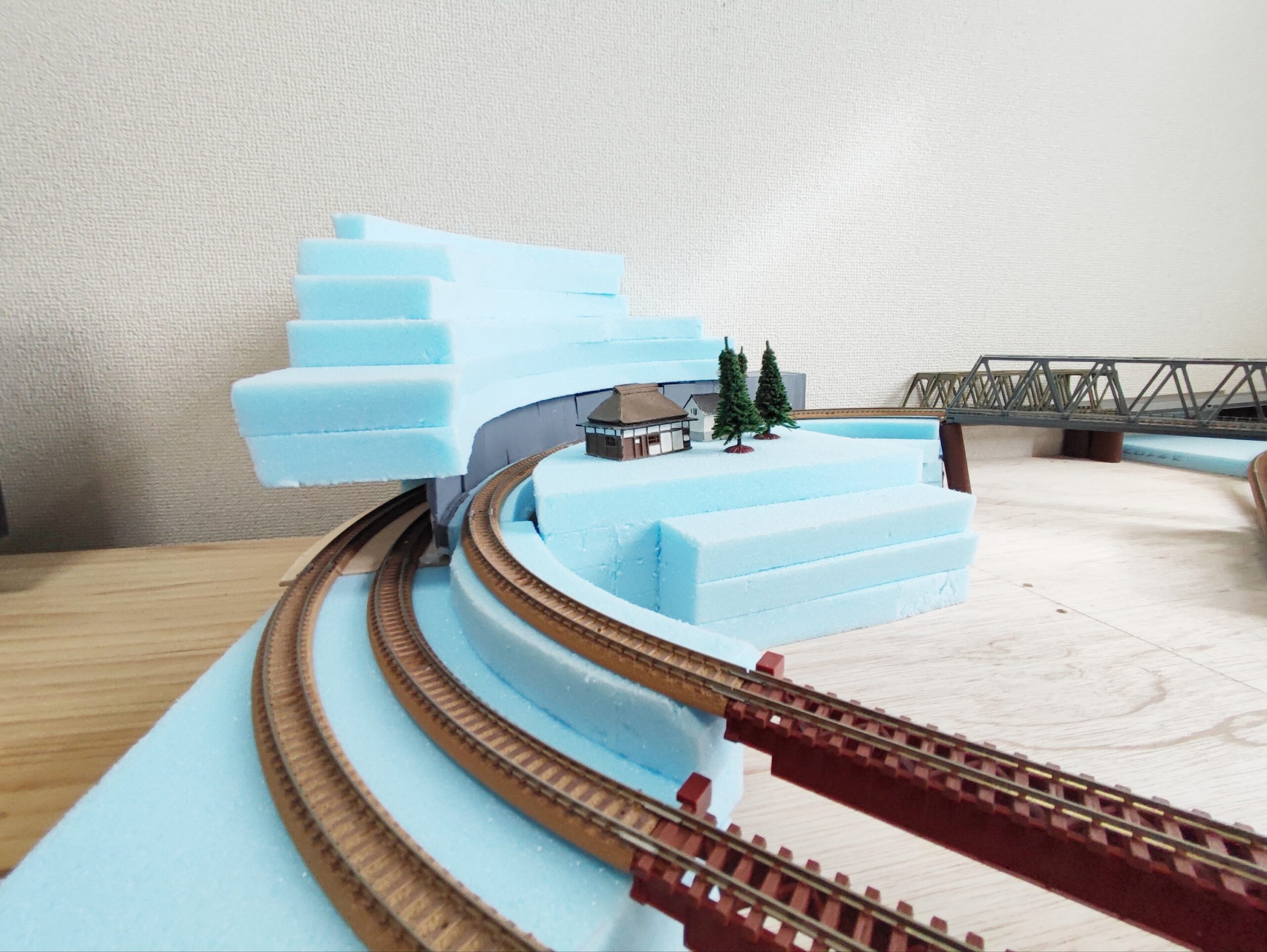 Nゲージ分割式レイアウトボードの脚を作る方法【1×4材と2×4材で自作した】 - YOYAN.ORG