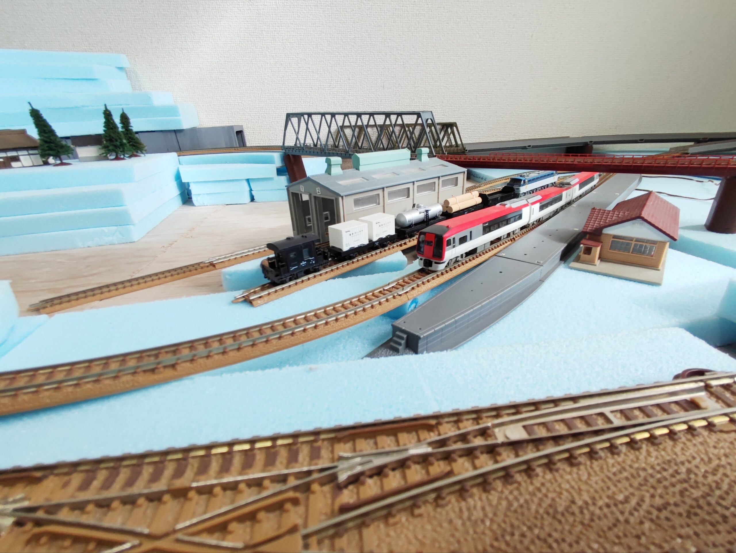 Nゲージ分割式レイアウトボードの脚を作る方法【1×4材と2×4材で自作した】 - YOYAN.ORG