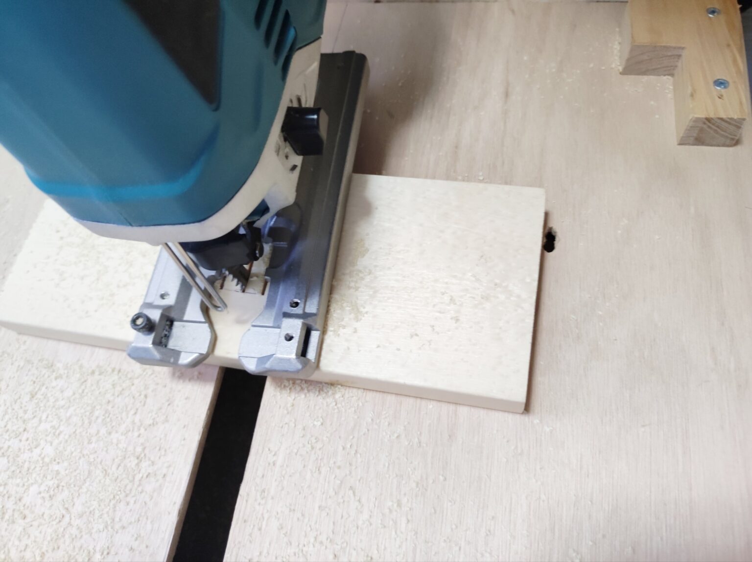 【賃貸DIY】ベランダの目隠しに1×4材でルーバーラティスを自作した - YOYAN BLOG