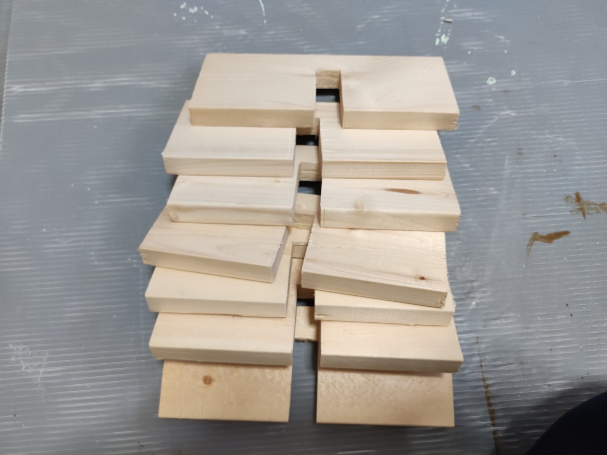 【賃貸DIY】ベランダの目隠しに1×4材でルーバーラティスを自作した - YOYAN BLOG