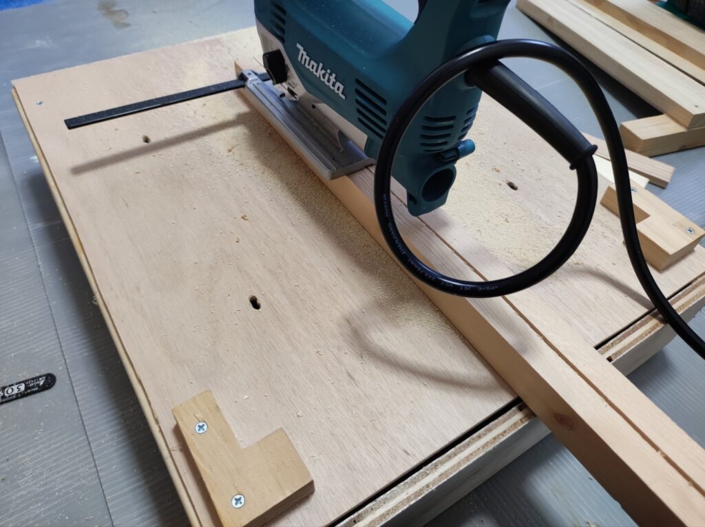 【賃貸DIY】ベランダの目隠しに1×4材でルーバーラティスを自作した - YOYAN BLOG