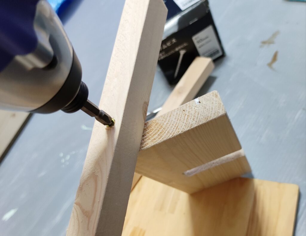 【賃貸DIY】ベランダの目隠しに1×4材でルーバーラティスを自作した - YOYAN BLOG