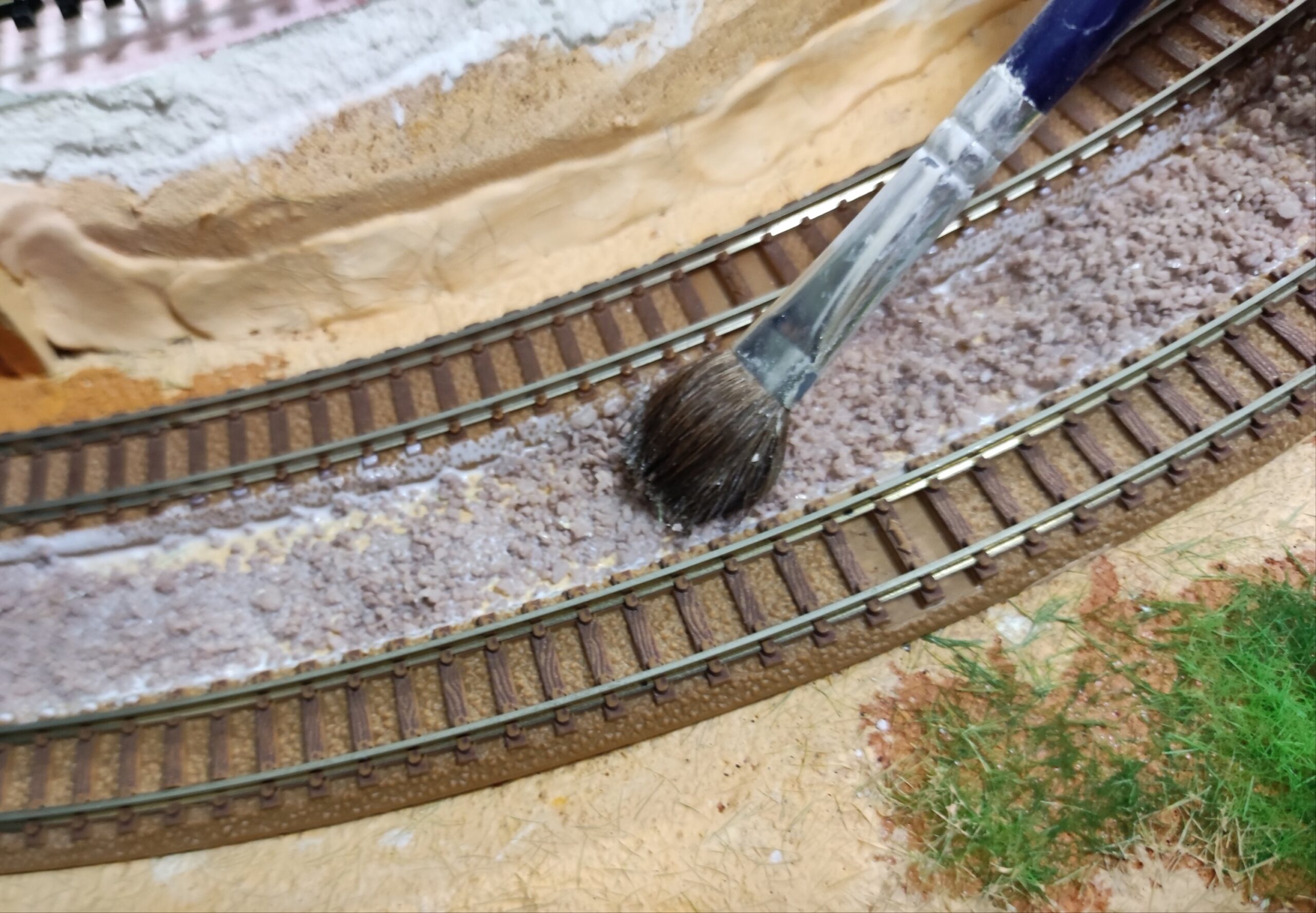 【Nゲージ】バラストの撒き方を解説【レールのタイプによる違いとは】 - YOYAN.ORG