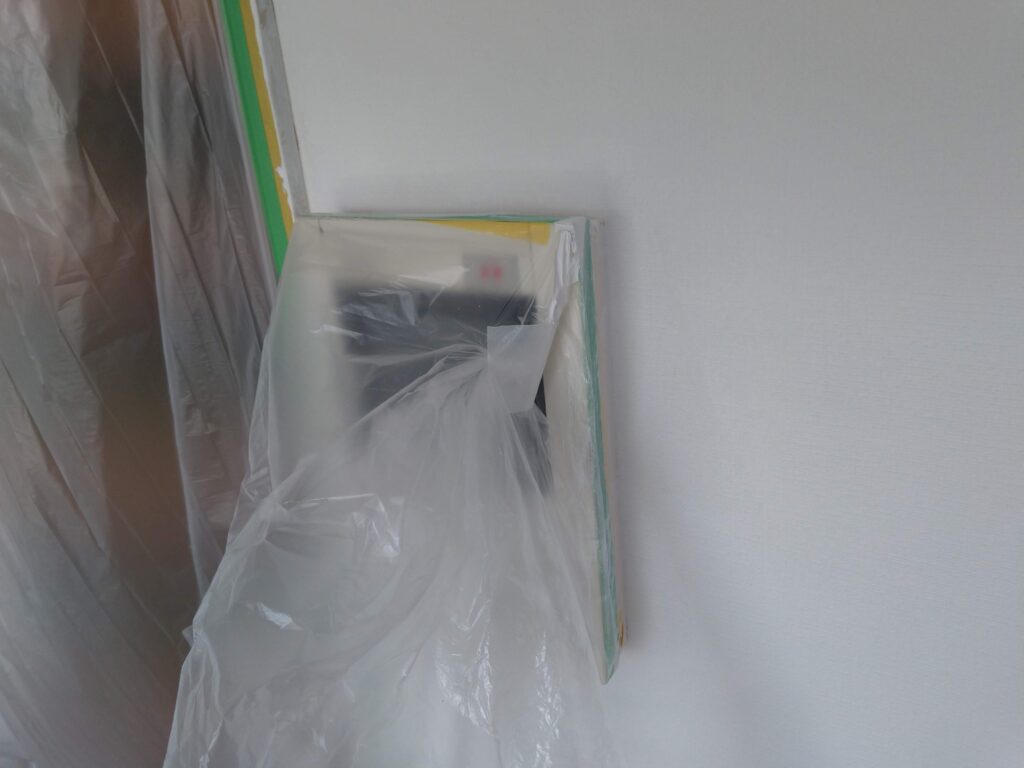 【簡単DIY】黄ばんだ壁紙の上からペンキを塗ったら明るくなった！ - YOYAN BLOG