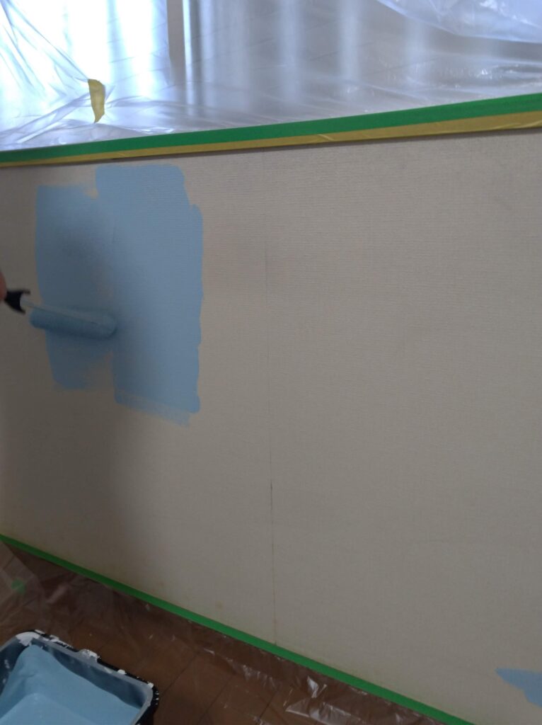 壁紙の上から塗れるペンキおすすめ7選ーメリット・デメリットも解説 - YOYAN BLOG